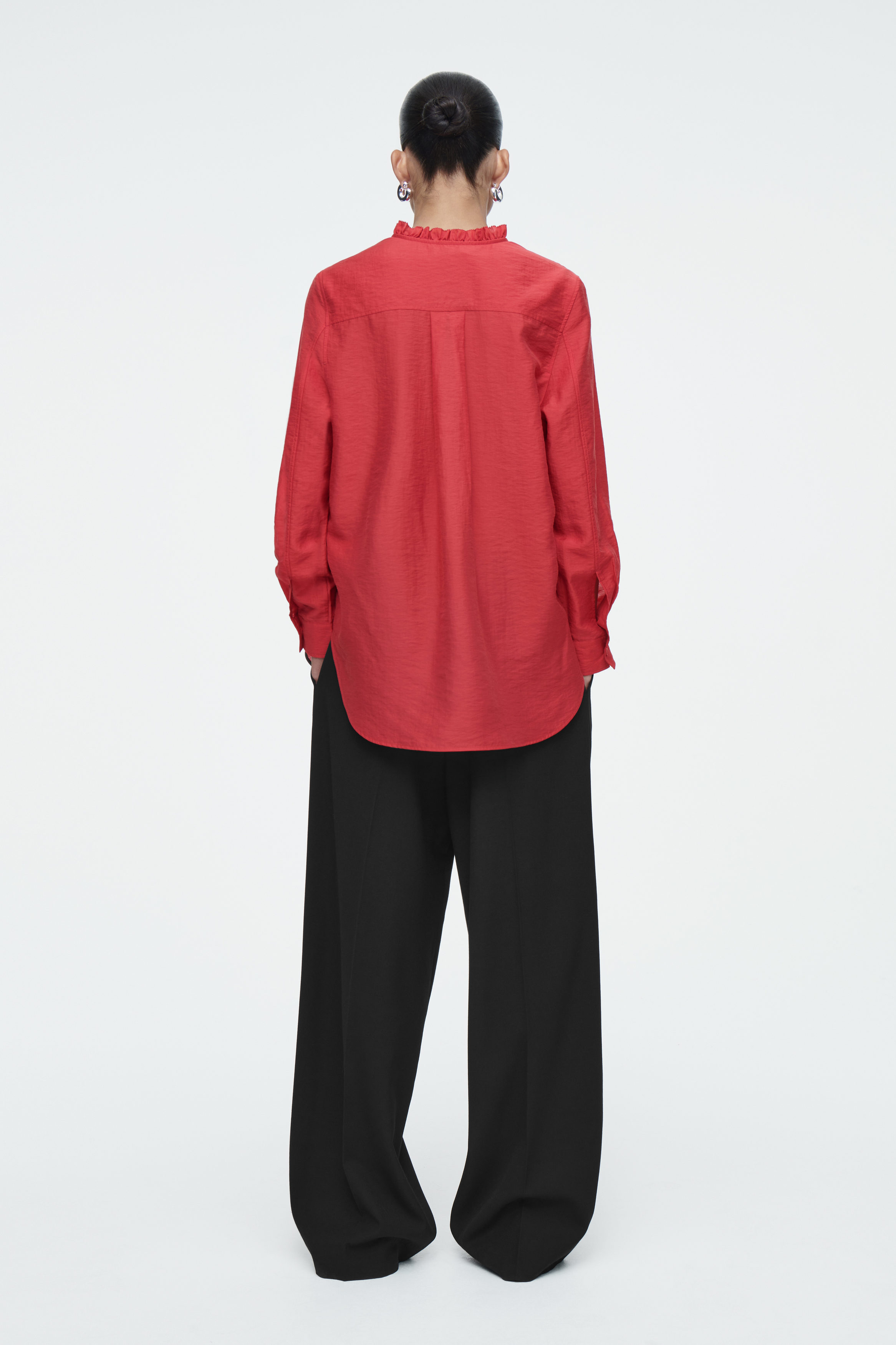 RUFFLE-COLLAR TEXTURED BLOUSE - RED RUFFLE-COLLAR TEXTURED BLOUSE - RED